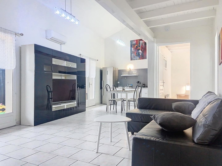 Grand T4 Climatisé Tout à Pied & Garage Privé - Gers