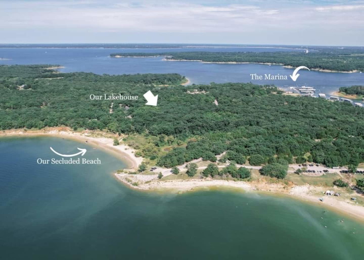 Stunning Lake House 4bdm W/ Sandy Beach Access - Pottsboro, TX