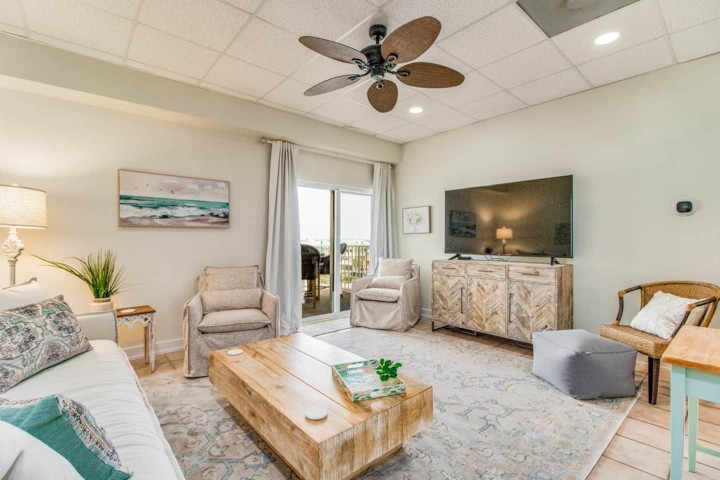 Salt Air No Care! Gulf Front Condo-gated-pool-spa - Pensacola Beach, FL