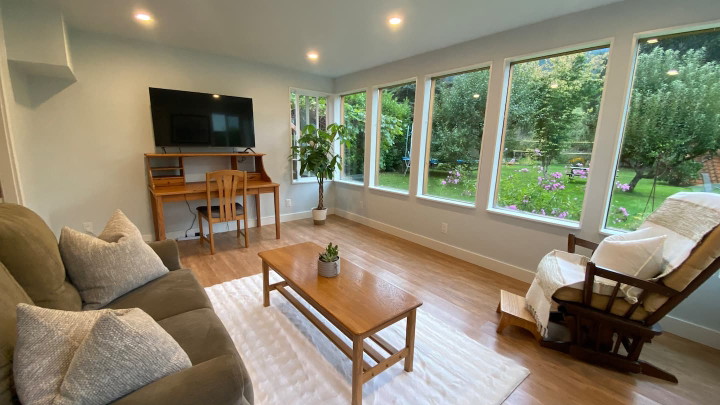 Guest Suite With Sunroom & Private Entrance - Squamish