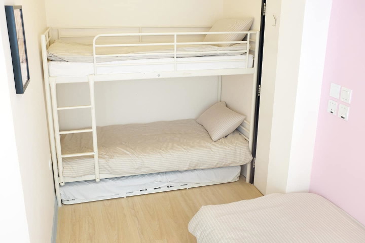 Bunk + Single 3 Pax, Private Bathroom 2 Min To Mtr - Mong Kok