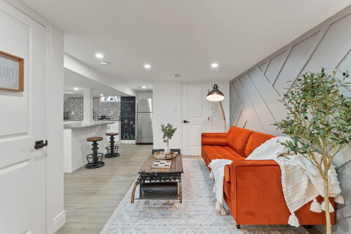 Central Windsor Apartment In South Walkerville - Windsor