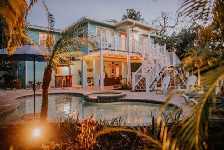 Tides Inn- Family Home With Tropical Pool Area - Anna Maria Island, FL