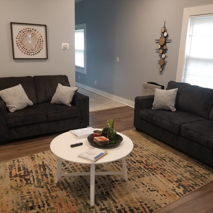 Cozy Small House Close To Downtown - Indianapolis, IN