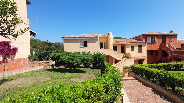 Comodo Appartamento Con Giardino Privato - Arzachena