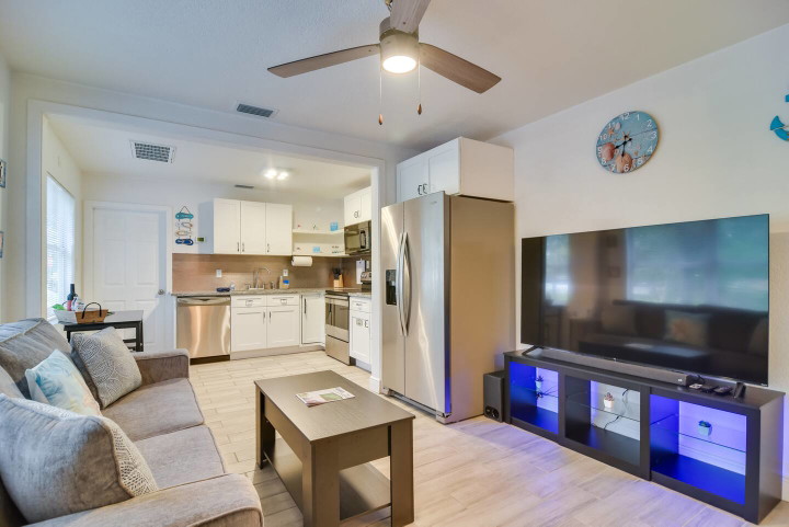 Walk To Art District + Beach: Pet-friendly Getaway - St. Petersburg, FL
