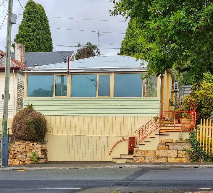 Cozy, Eclectic Cottage. Located Inner City Hobart. - Hobart