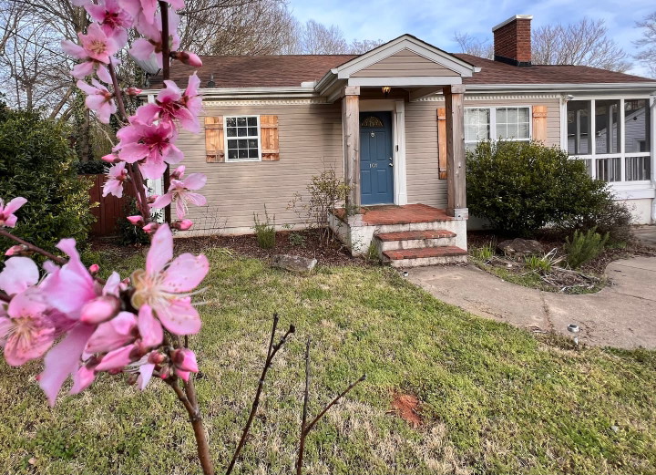 Entire Bungalow- Cute Neighborhood Near Downtown - Greenville, SC