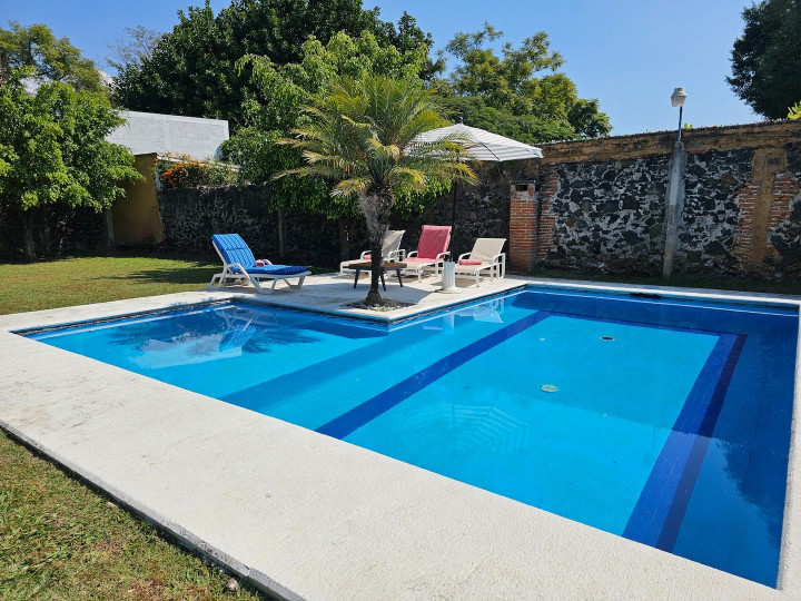 Alberca Climatizada, Jardín Amplio, Terraza Pet Ok - Cuernavaca