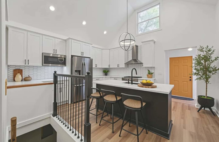 Modern Home In Cleveland - 클리블랜드