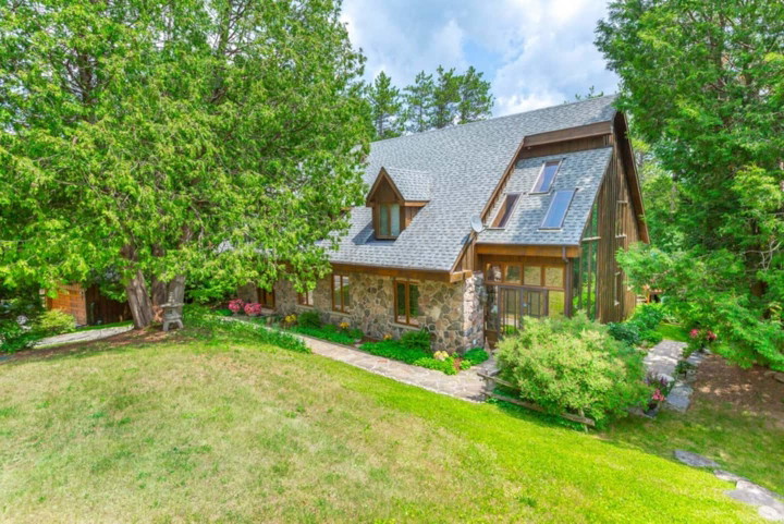 10 Acre Private Christmas Wonderland For 14 Guests - Orangeville