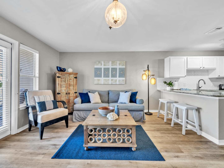 Adorable Destin Beach Condo - Destin, FL
