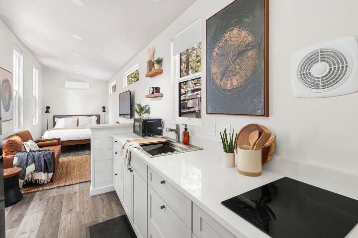 Honey Locust Tiny Home At Cave Springs - Dunsmuir, CA