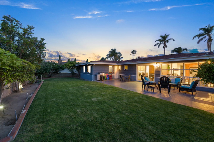 5br, Sleeps 10, 3 Living Rooms, Huge Back Yard - Chula Vista