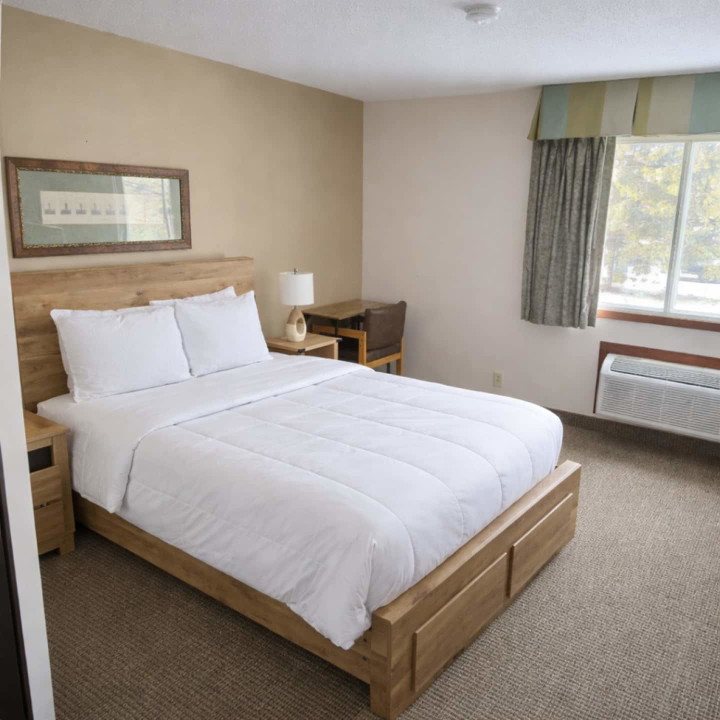 Nisswa Hotel & Suites|margaret Lake Single Queen - Nisswa, MN