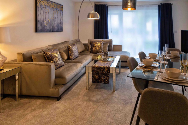 Gatwick-stunning Modern 2 Bed Apartment In Crawley - Crawley