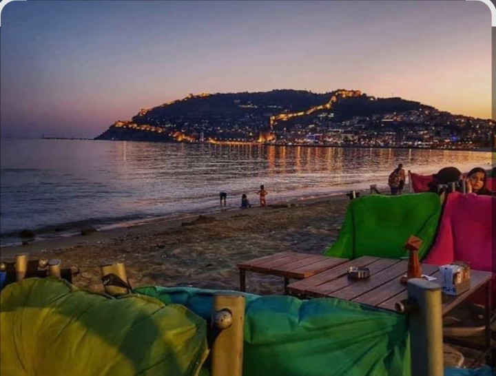 Denizin Yanin Da Ilk Sirada Ve Merkezde - Alanya