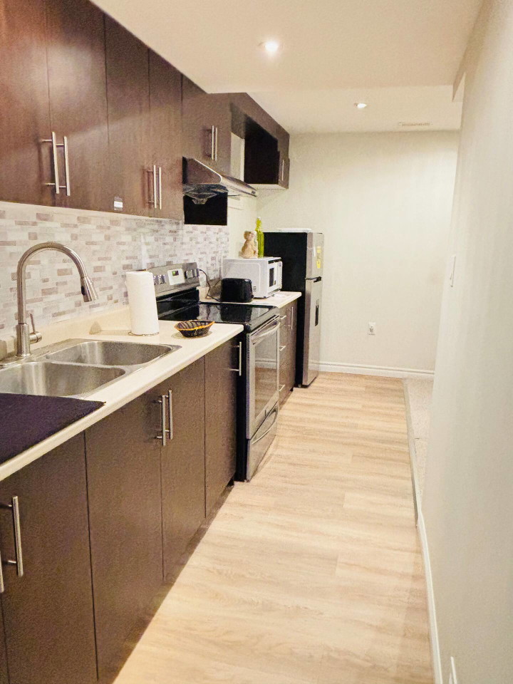 Nik-reet Separate Entrance Basement Suite - Orangeville