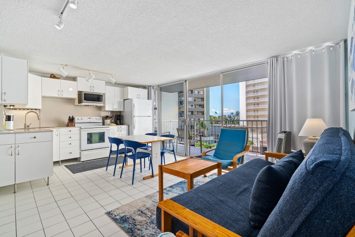 Twp 505 Spacious 1 Bedroom Condo W/full Kitchen - Honolulu, HI