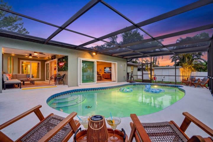 Pool-fire Pit-putt Putt-games-10 Min To Beach - Anna Maria Island, FL