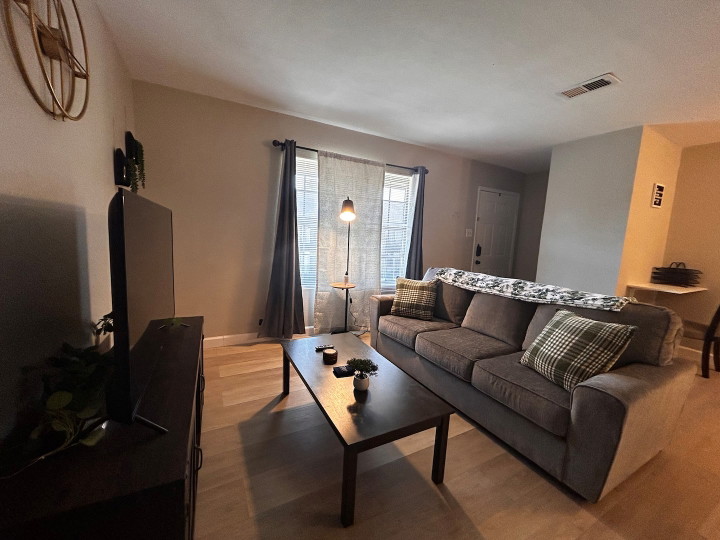 Entire Apartment Near I-10 - Beaumont, TX