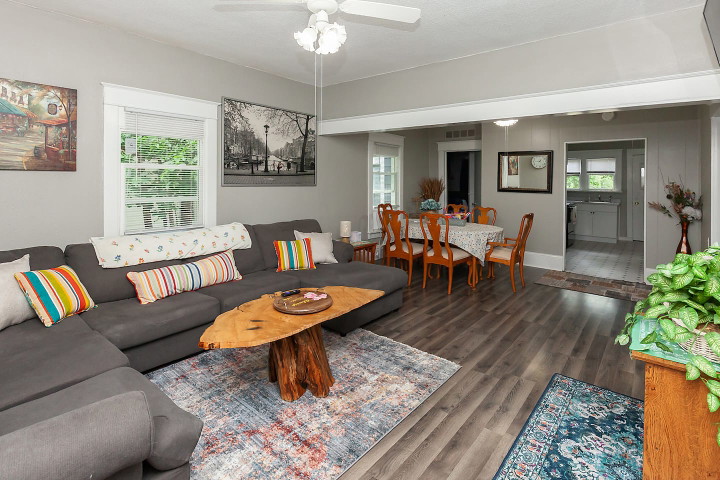 Capitol Park Hideaway King Bed - Des Moines, IA