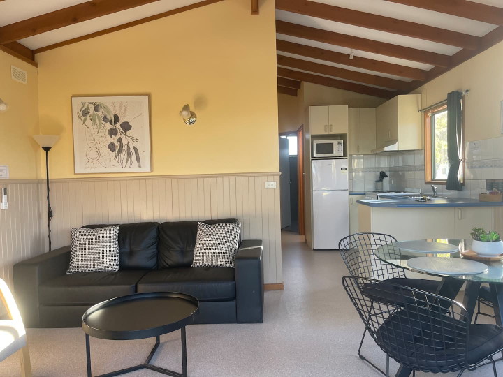 Executive 2-bedroom Cabin - Kerang