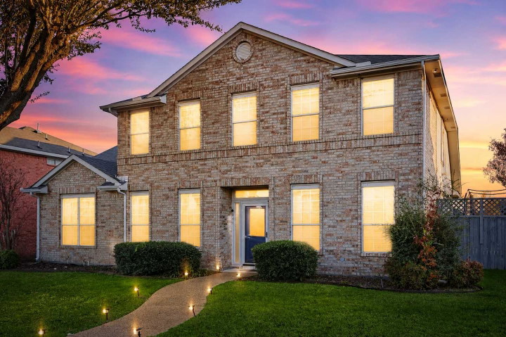 5bd/2.5ba Luxury Retreat With Pool, Gym & Games - Lancaster, TX