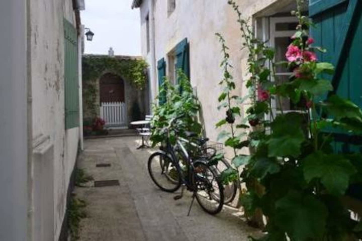 Cachette Du Port - Île de Ré