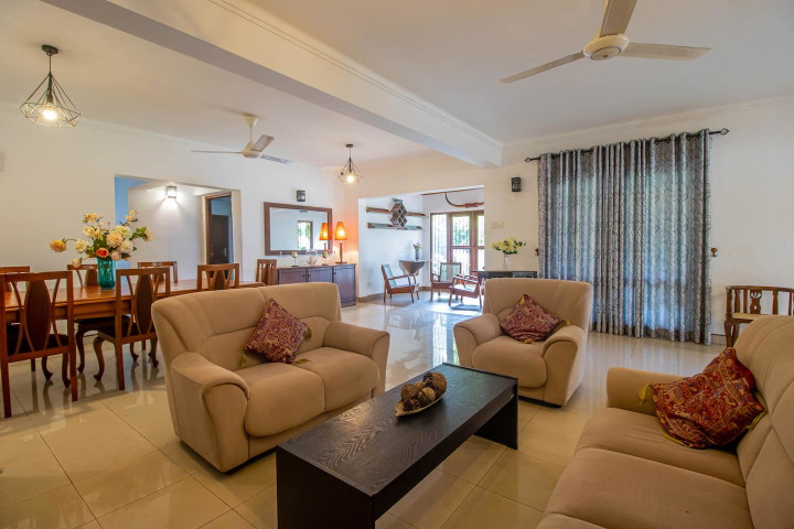 Beautiful~5 Bed~3 Bathroom~family Villa~ground Floor~balcony~5 Km To The Beach - Sri Lanka