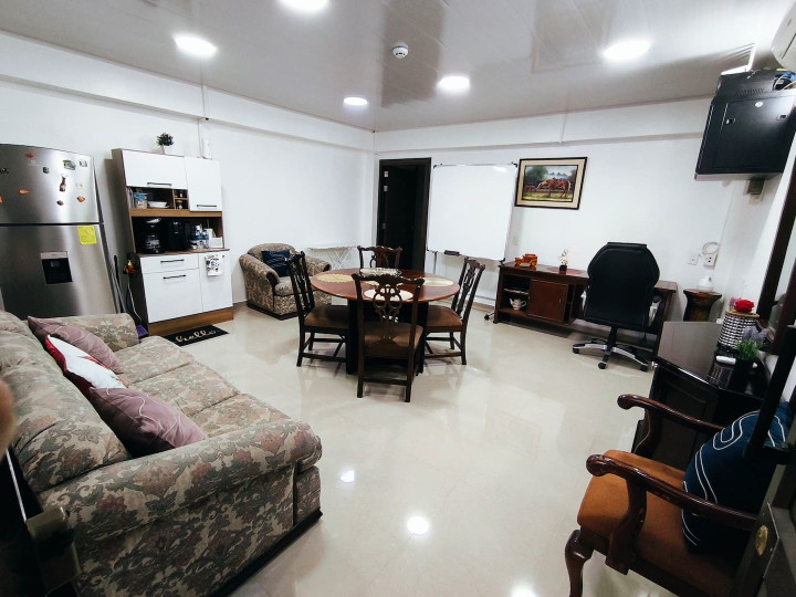 Flat In Residential Area, Tennis Club, With Garage - Portoviejo