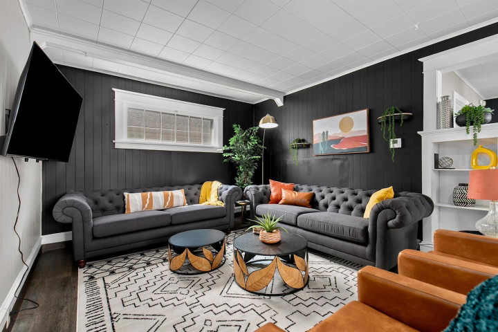 Roomy Central Hub  Games, Fire Pit & Downtown Fun - Oshkosh, WI