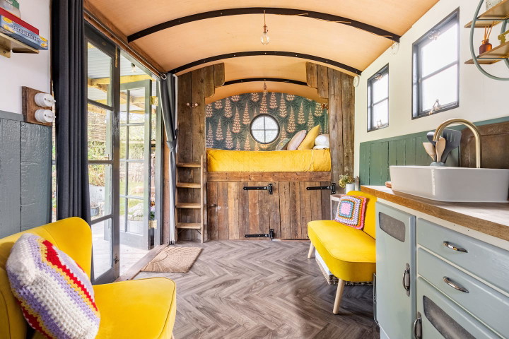 Unique Railway Wagon With Wood Fired Hot Tub - 英國
