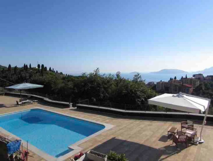 One-bedroom Flat In Villa With Pool - Sarzana