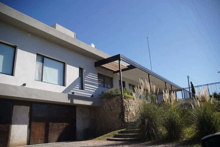 Spectacular House One Block From The Lake - Cosquín