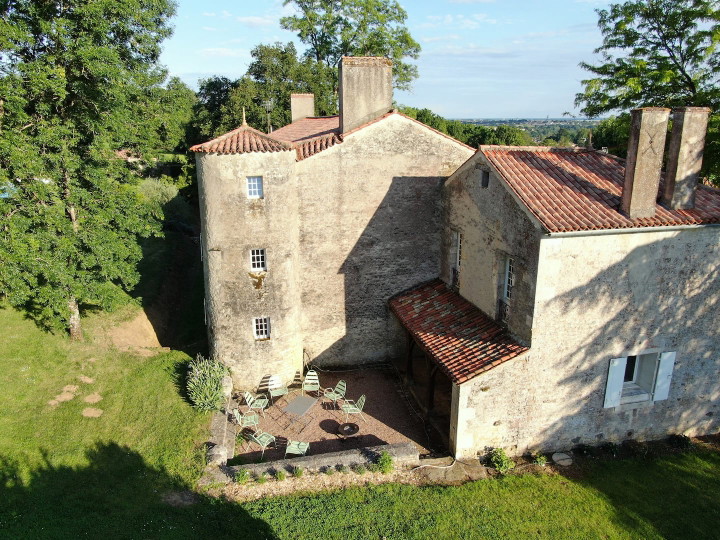 Logis Vendéen Et 1 Gîte En Bordure De Forêt - Vendée