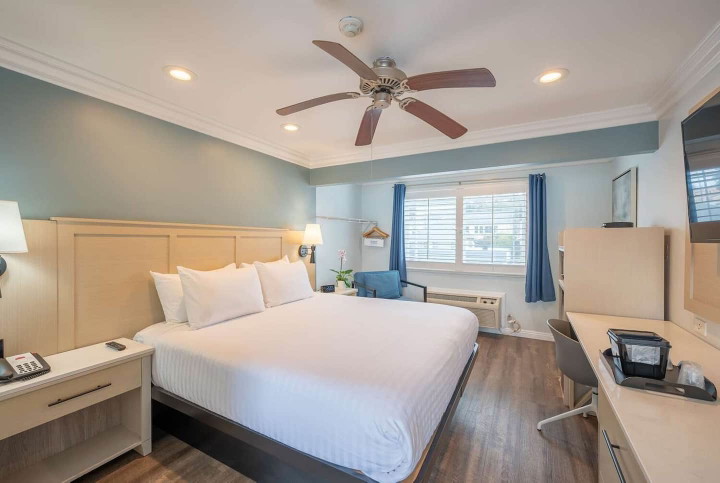 Queen Bed | Ramada Redondo | Steps From Beach - Redondo Beach, CA