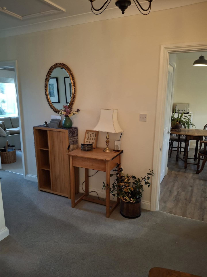 Spacious Home, Large Garden And Drive For 3 Cars. - Witney