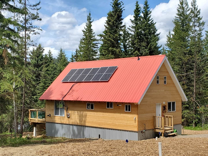 Bears Den Secluded Winter Cabin - British Columbia