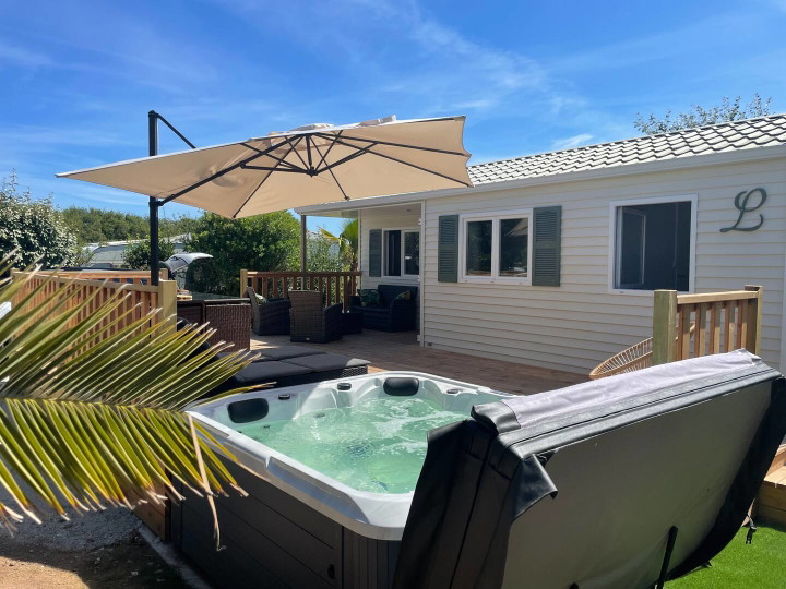 Cozy Bungalow With Private Hot Tub - Ploemeur