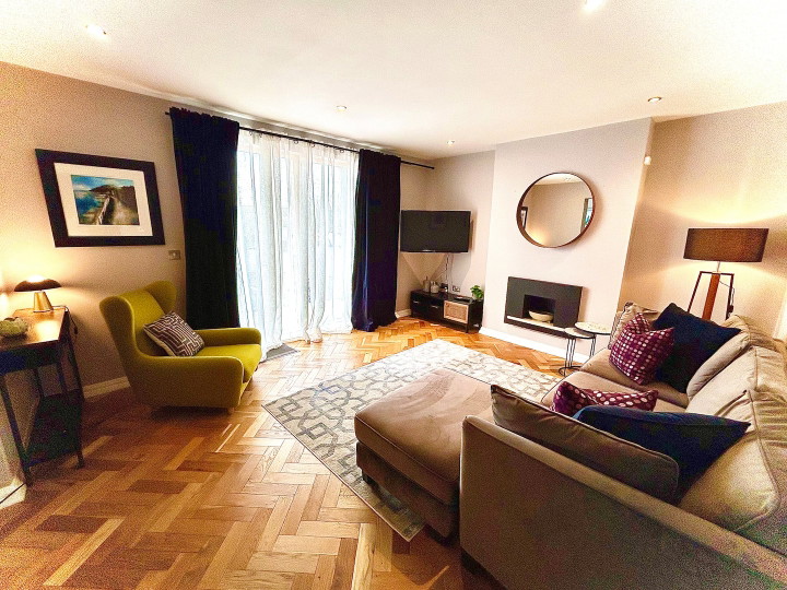 Modern 2 Bedroom Town Apartment With Parking - Aberystwyth