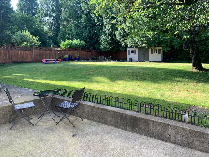 Bright  Private 2 Bedrooms - Coquitlam