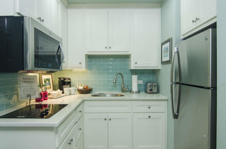 Villa Rosa- Newly Renovated 1 Bedroom Condo - Sleeps 4, Great View & 2 Pools - Saint John