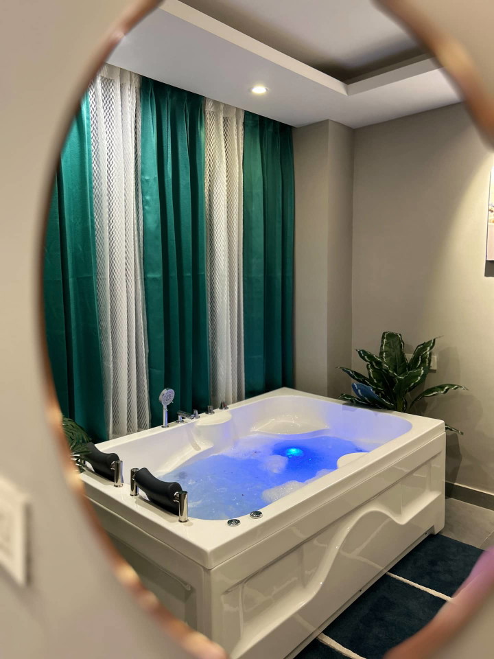 Casa Romeo Home Theatre With Jacuzzi - Panchkula