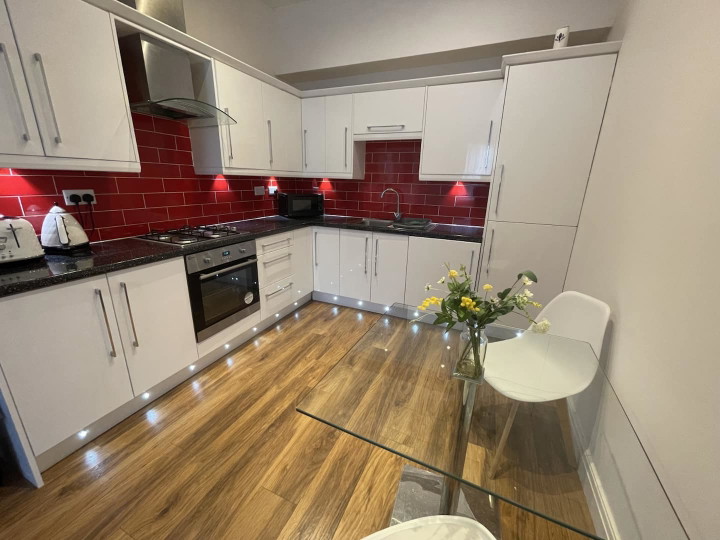 Modernised Apartment With Free Gated Parking - Leeds