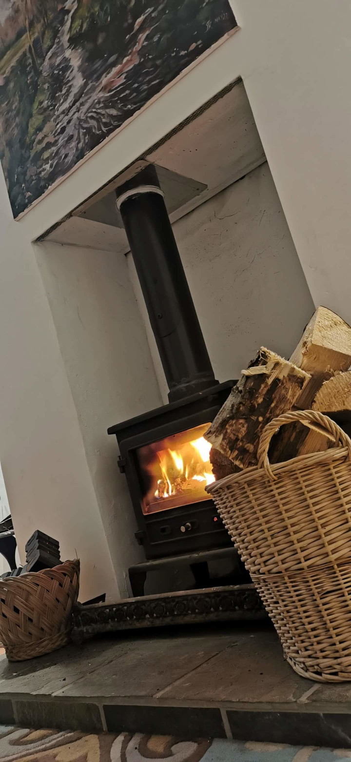 Lovely 3 Bedroom Cottage With Wood Burning Stove - Buncrana