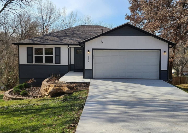 Game Room/big Tvs King Beds -4 Min To Finley Farms - Ozark, MO