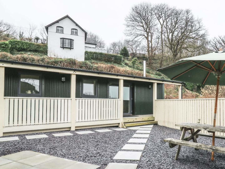 Stylish Cottage | Hot Tub, Wood Burner & Wifi - Borth