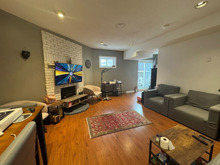 Sous-sol Lumineux Et Spacieux 1br | Entrée Privée - Ontario