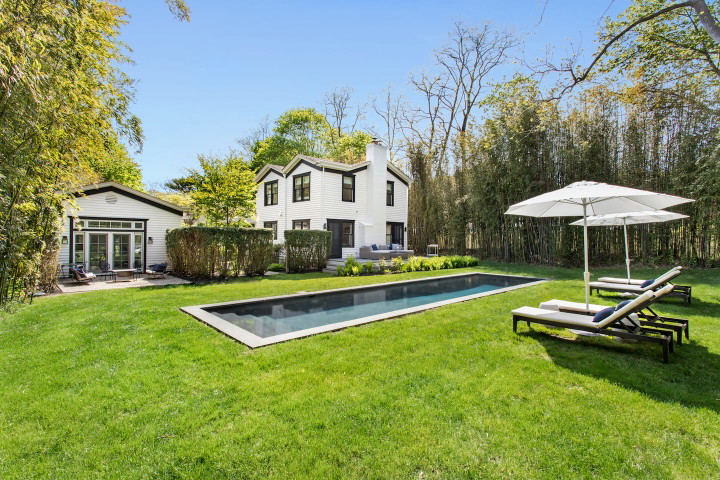 Beautiful House Bellport Area On 2 Acres W/ Pool - Medford, NY